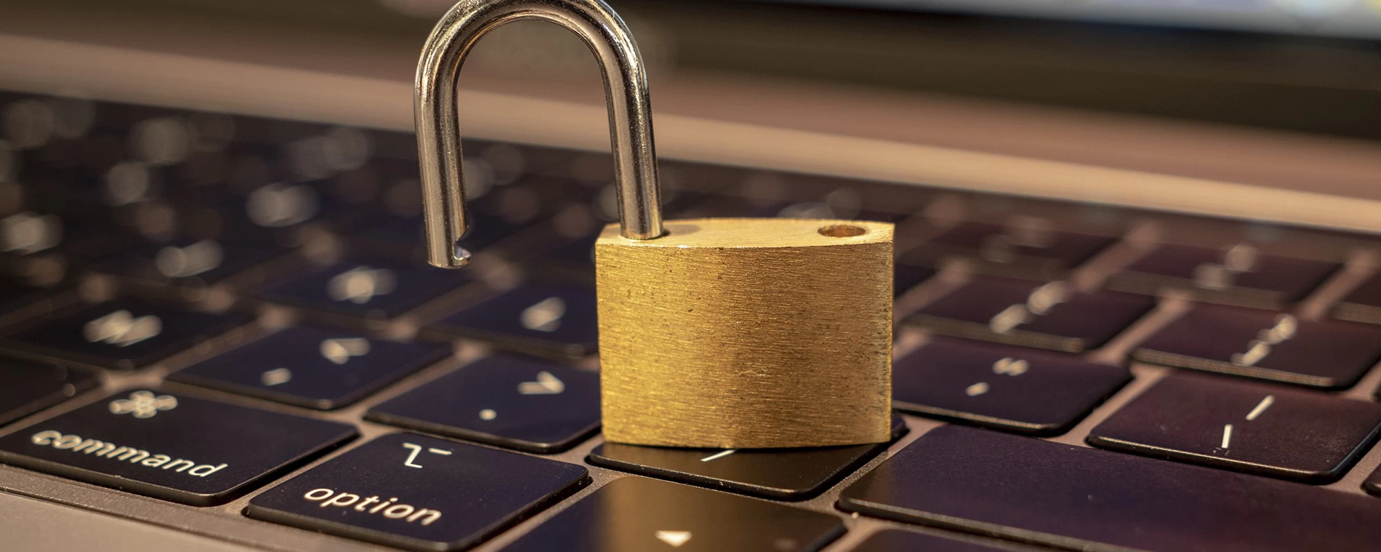 SPIRIT/21 · Built-In Mac Security and its pitfalls